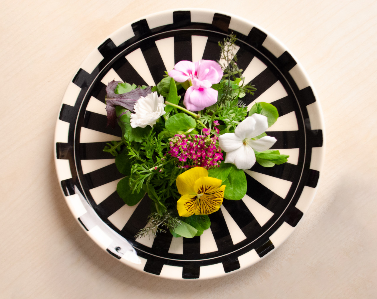 Frische essbare Blumen Blüten einfach online kaufen & liefern lassen